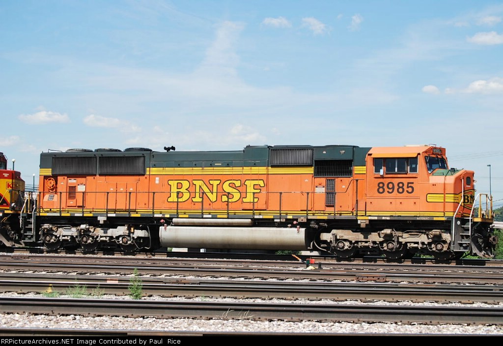 BNSF 8985